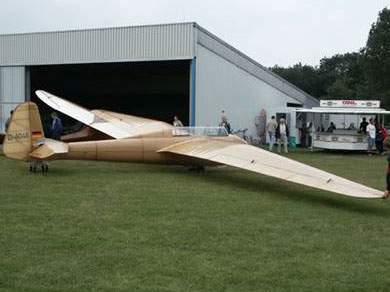 Kranich: Radio and Servo Installation